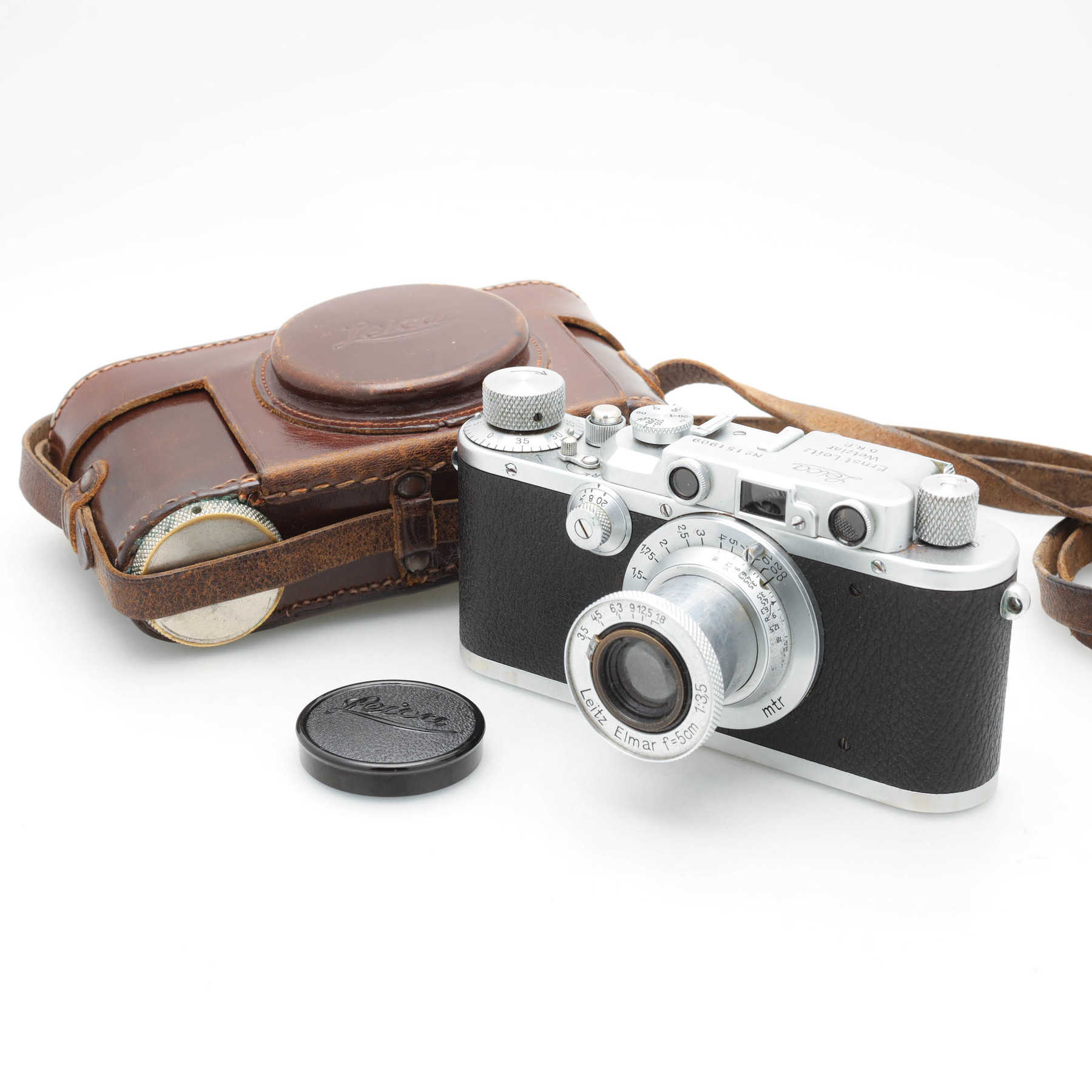 Leica III (Model F) с объективом 5cm f/3.5 Elmar | Kutuzov Photo