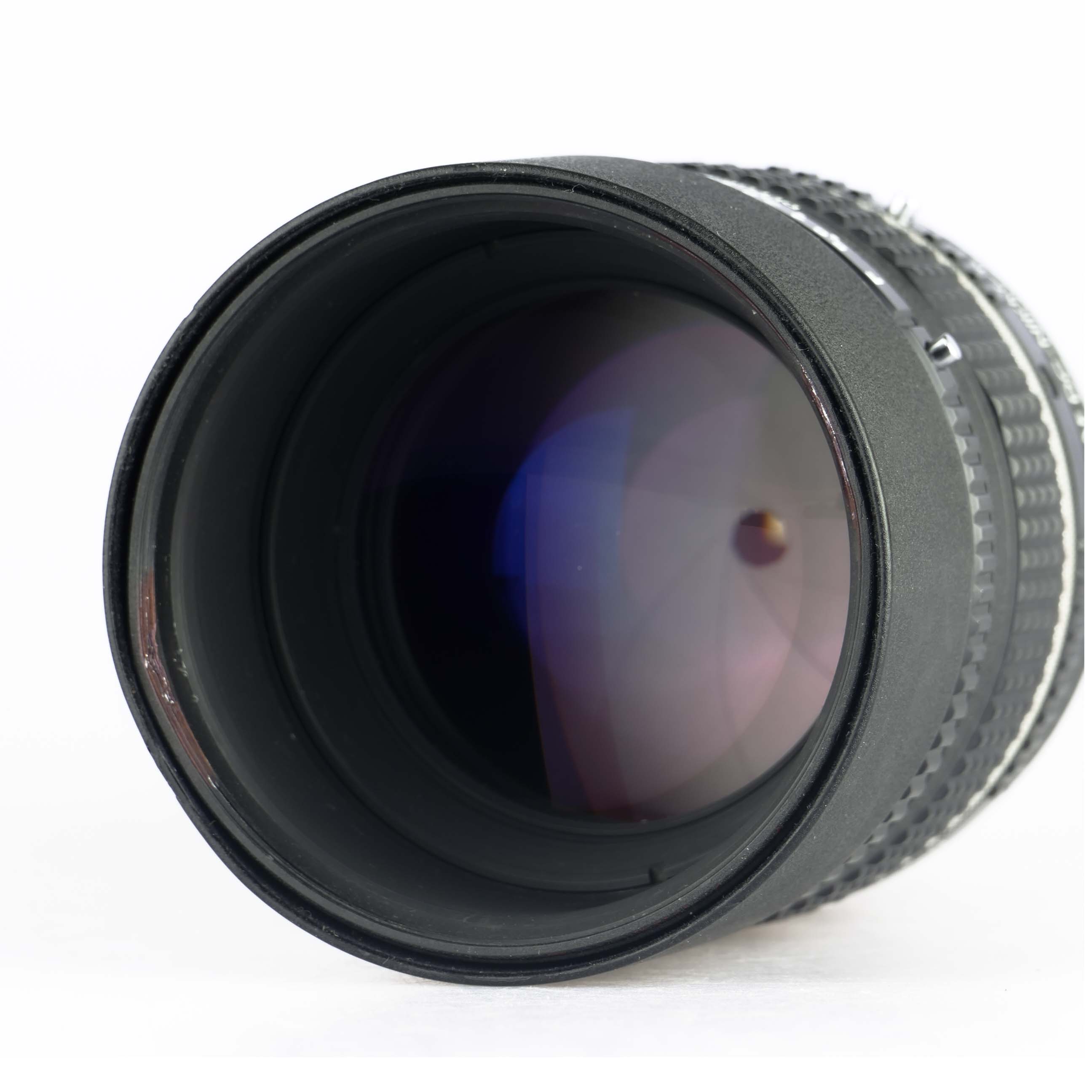Nikon AF DC-Nikkor 105mm f/2D | Kutuzov Photo