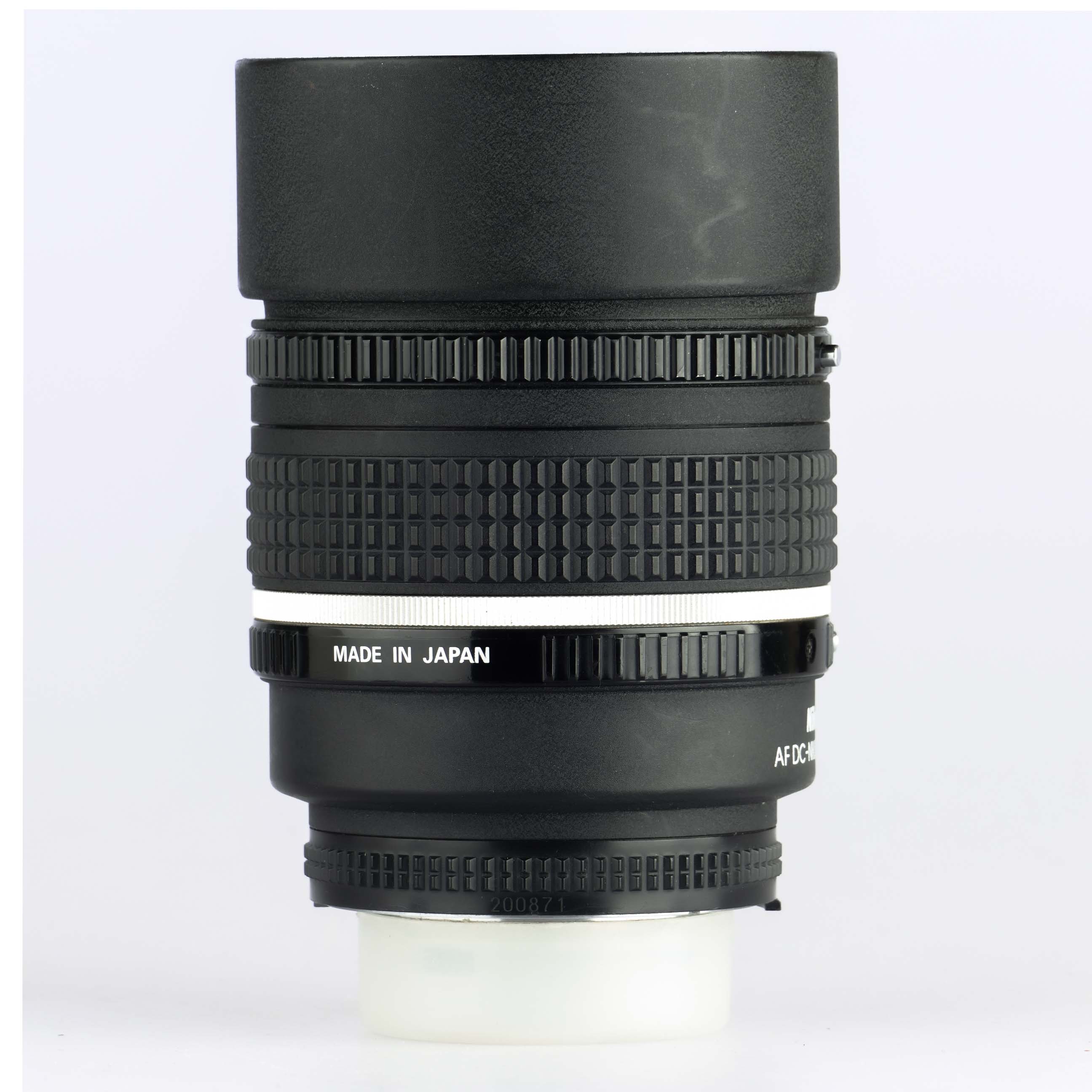 Nikon AF DC-Nikkor 105mm f/2D | Kutuzov Photo